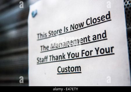 This Shop is Now Closed Sign Stock Photo: 29557394 - Alamy