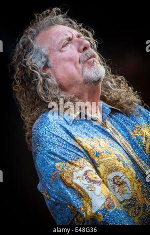 Robert Plant performs during his concert with with Saving Grace and ...