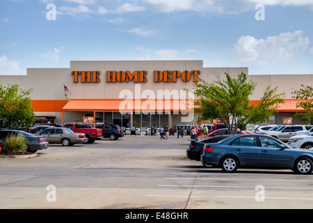 Home Depot store and parking lot in front of it Stock Photo: 131169419 ...