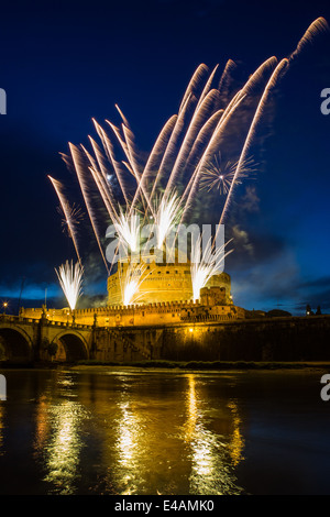 La Girandola, fireworks in Rome in Piazza del Popolo Stock Photo - Alamy