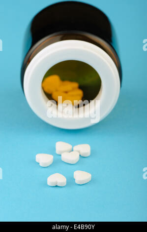 Tablets in the form of heart Stock Photo - Alamy