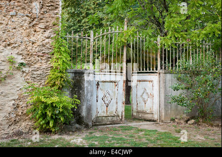 Old rusty garden gates Stock Photo: 68326874 - Alamy