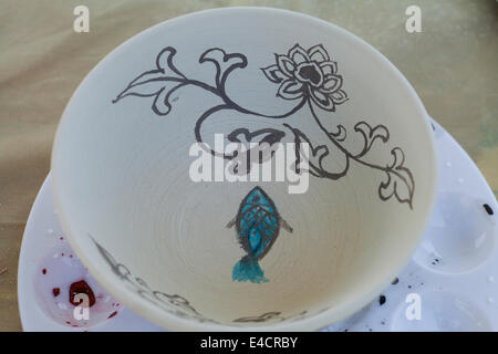 Unfired Chinese porcelain pottery Stock Photo - Alamy