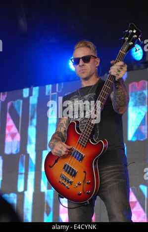 Raleigh, NC, USA. 8th July, 2014. Singer CHRIS DAUGHTRY of the rock ...