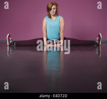 Pretty break dancer doing the splits looking in mirror Stock Photo - Alamy