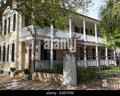 A historic Charleston Single House style entrance one afternoon in ...