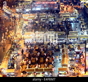 Henan Kaifeng Gulou night market food dining car Stock Photo - Alamy