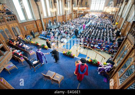 Students at The University of Manchester attend their graduation ...
