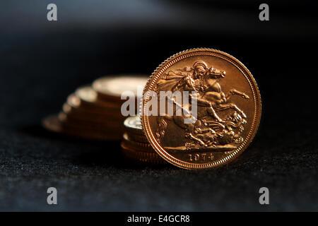 Gold Sovereign coin of the United Kingdom featuring King George V and ...