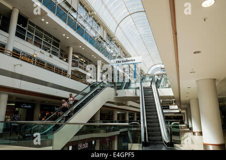 Escalators in the Eastgate Shopping Centre in Basildon Stock Photo - Alamy