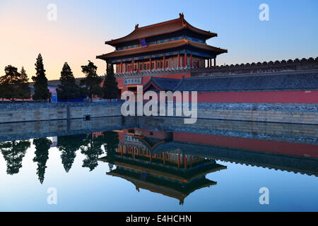 Imperial Palace over lake in the morning in Beijing Stock Photo - Alamy