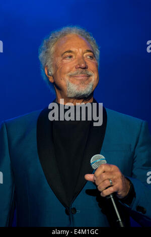 TOM JONES WELSH SINGER Stock Photo - Alamy