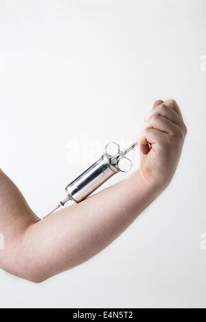 Drug addict injecting arm with drug Stock Photo - Alamy