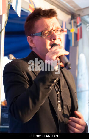 Man singing at the concert Stock Photo - Alamy