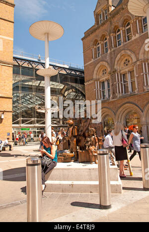 'Children of the Kindertransport' Statue, Hope Square, Liverpool Street ...