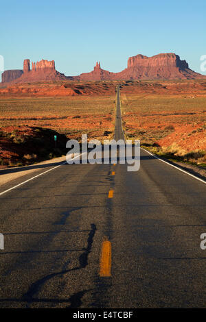U.S. Route 163 heading towards Monument Valley, Navajo Nation, Utah ...