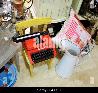 Vintage Lilliput portable child's typewriter in original carrying case ...