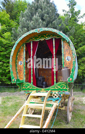 Decorated traditional traveler wooden caravan Stock Photo - Alamy