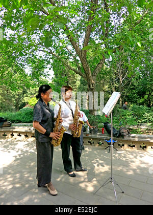 musicians in garden of Coal Hill Jinshan Gongyuan Beijing China Stock ...