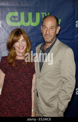 Lori Weintraub, Miguel Ferrer at arrivals for THE DESCENDANTS Premiere ...