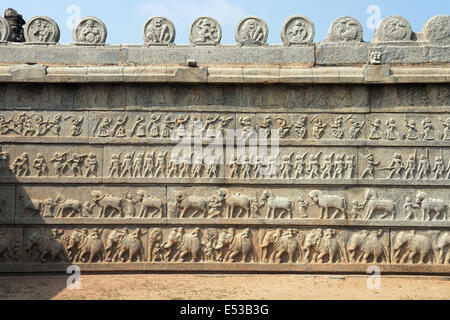 Indian inscriptions carved into a temple wall, Brihadeeswarar Temple ...