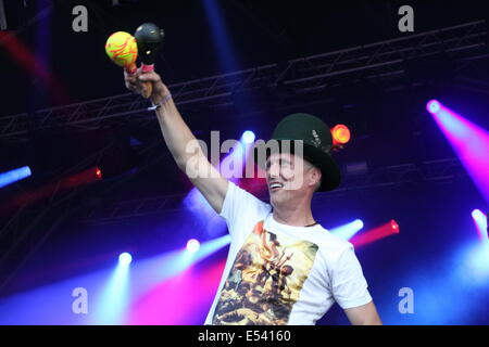 Mark 'Bez' Berry on stage with the Happy Mondays at the V99 festival ...