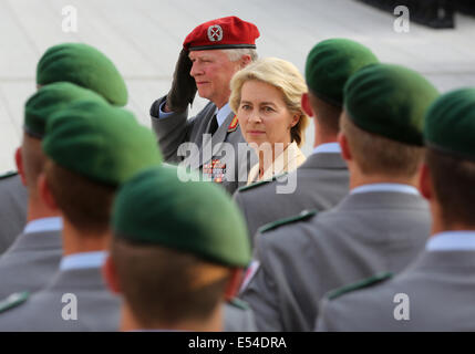 Soldiers of the Wehrmacht take the oath of allegiance. On the right is ...