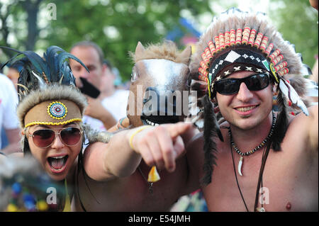 Freiburg, Germany. 19th July, 2014. Techno fans cool down on a hot ...