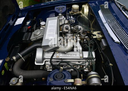Triumph Stag V8 engine Stock Photo - Alamy