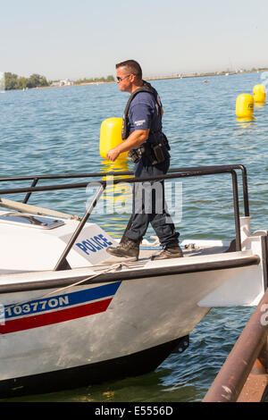 Toronto Police Marine Boat with 2 officers on boart Stock Photo - Alamy