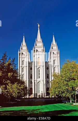 Salt Lake Temple Angel Moroni on finial spire. Temple Square, Salt Lake ...