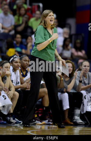 Connecticut Sun coach Anne Donovan calls out to her team during the ...