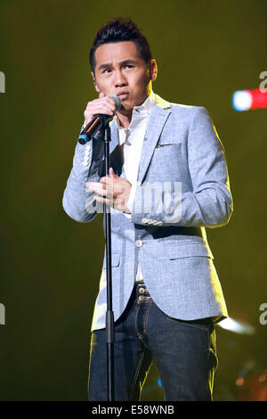 Toronto, Canada. 21st July, 2014. Winner Yvonne Liu (C), runner-up ...