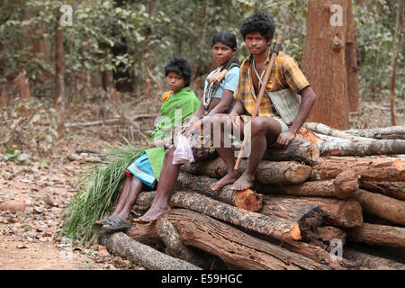 Tribal family, Abhuj Maria tribe. Rainpul forest, Orrcha, Chattisgadh ...