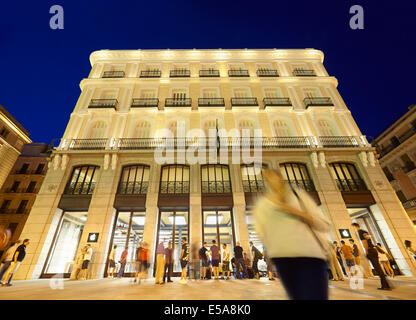New Apple store at the Puerta del Sol. Madrid. Spain Stock Photo - Alamy