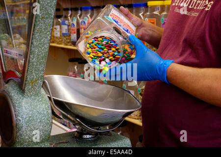 shopkeeper serving sweets at a traditional english sweet shop Stock ...