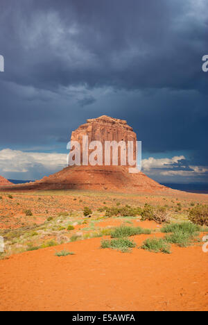 The unique nature landscape of Monument Valley in Utah, USA at sunset ...