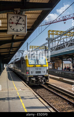Passenger train at platform in the Gent-Sint-Pieters / Saint Peter's ...
