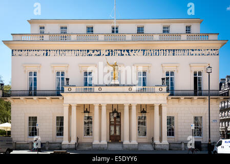 The Athenaeum Club 107 Pall Mall London Stock Photo Alamy