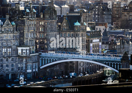 North Bridge linking the Old Town to New Town Edinburgh, Scotland ...