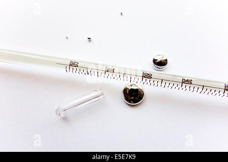 mercury glass thermometer broken Stock Photo: 72228105 - Alamy