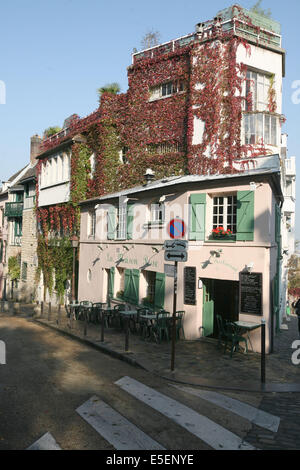 France, Paris, the Butte Montmartre, the Maison Collignon grocery store ...