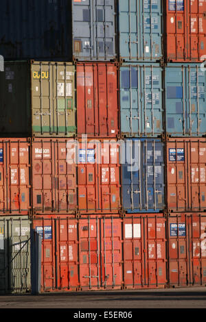 France, Normandie, port de rouen, conteneurs, containers, commerce ...