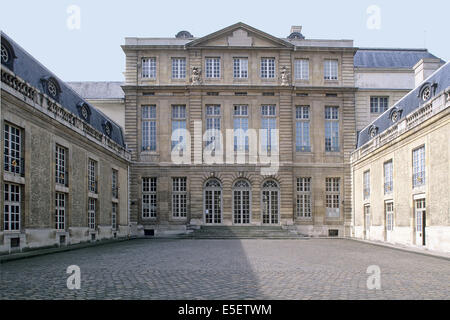 The façade of the Hôtel de Rohan on Rue Vieille-du-Temple in Paris ...