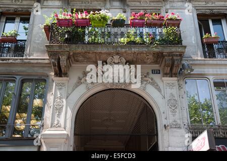Passage du Ponceau, Paris Stock Photo - Alamy
