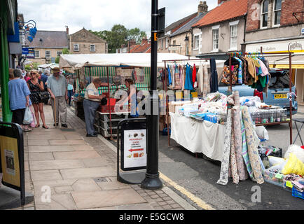 Market day, Pickering Market, Market Place, North Yorkshire, England ...