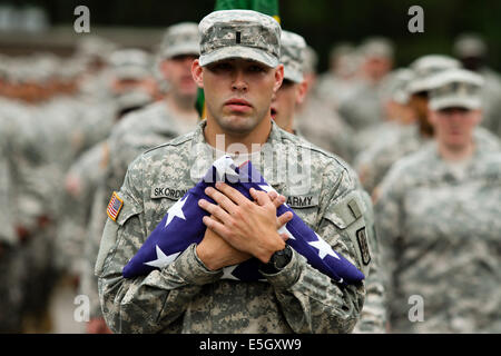 U.S. Army Reserve military police Soldiers from the 341st MP Company ...