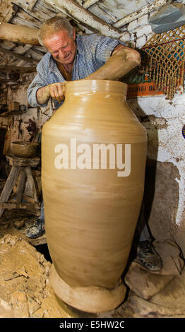 Potter, Pot Maker Stock Photo - Alamy
