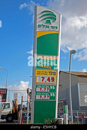 A Israeli petrol station Stock Photo - Alamy
