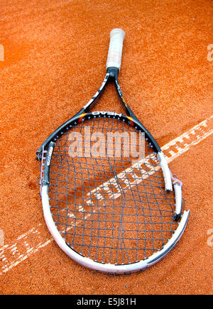 Broken tennis racket Stock Photo - Alamy